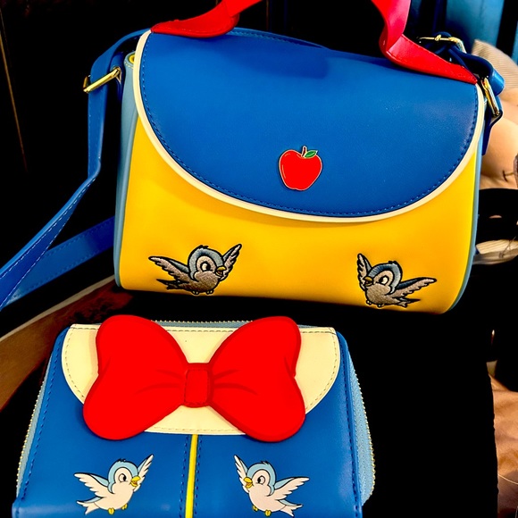 Loungefly | Bags | Snow White Lounge Fly Used Once Too Small For Me ...
